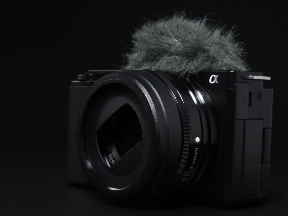 ソニーの20mm F2.8 SEL20F28とZV-E10の組み合わせで撮るそのへんの公園写真【カメラレンズ雑記】